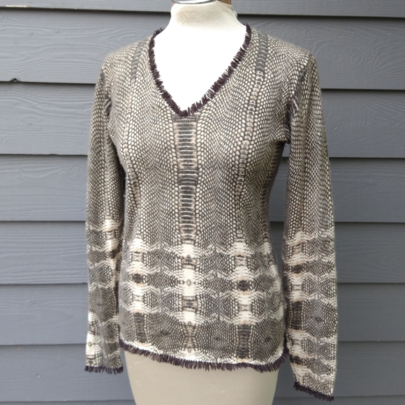 Magaschoni | Sweaters | Luxe Magaschoni Pure Cashmere Vneck Sweater S M ...